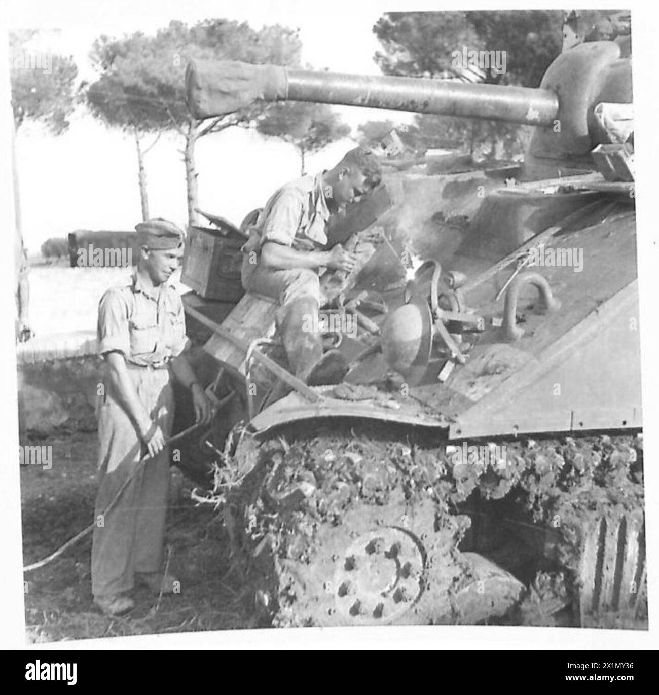 Repairing tanks hi-res stock photography and images - Alamy