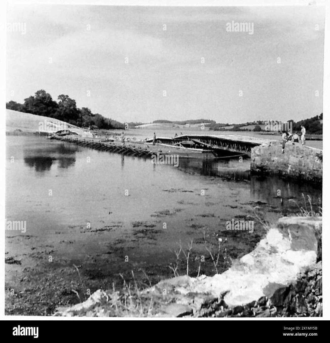 BRIDGE BUILDING - General view of bridge, British Army Stock Photo - Alamy