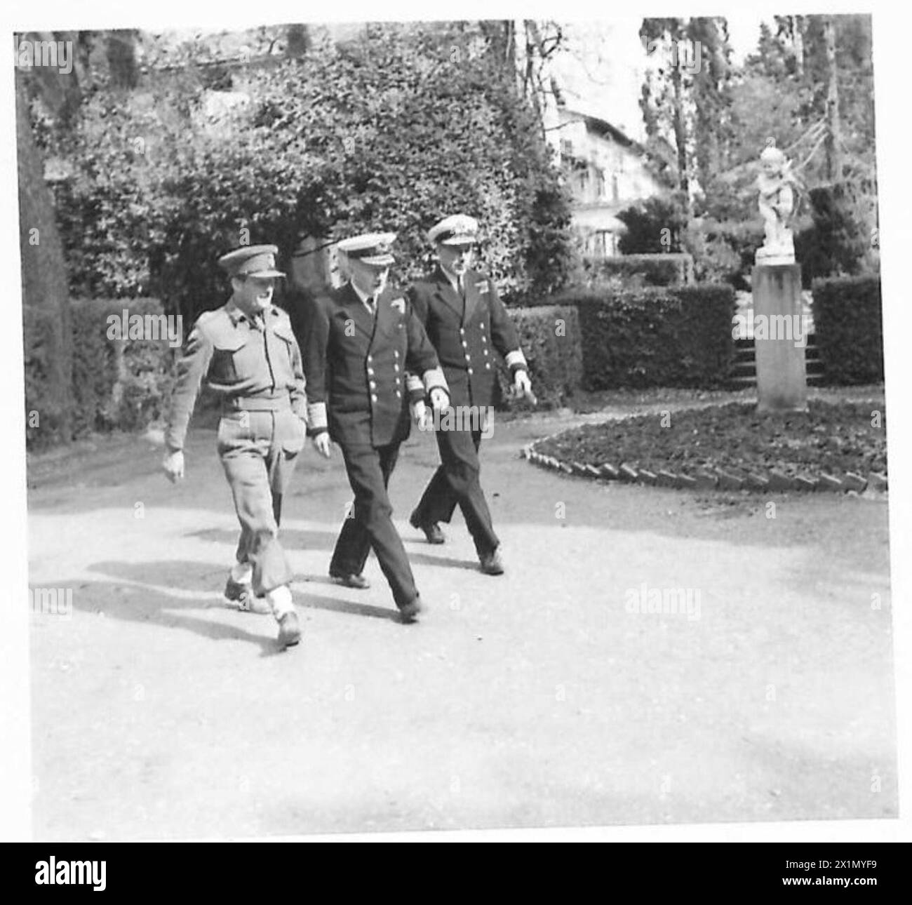 EIGHTH ARMY : ADMIRAL CUNNINGHAM VISITS 13 CORPS - Lieut. General ...