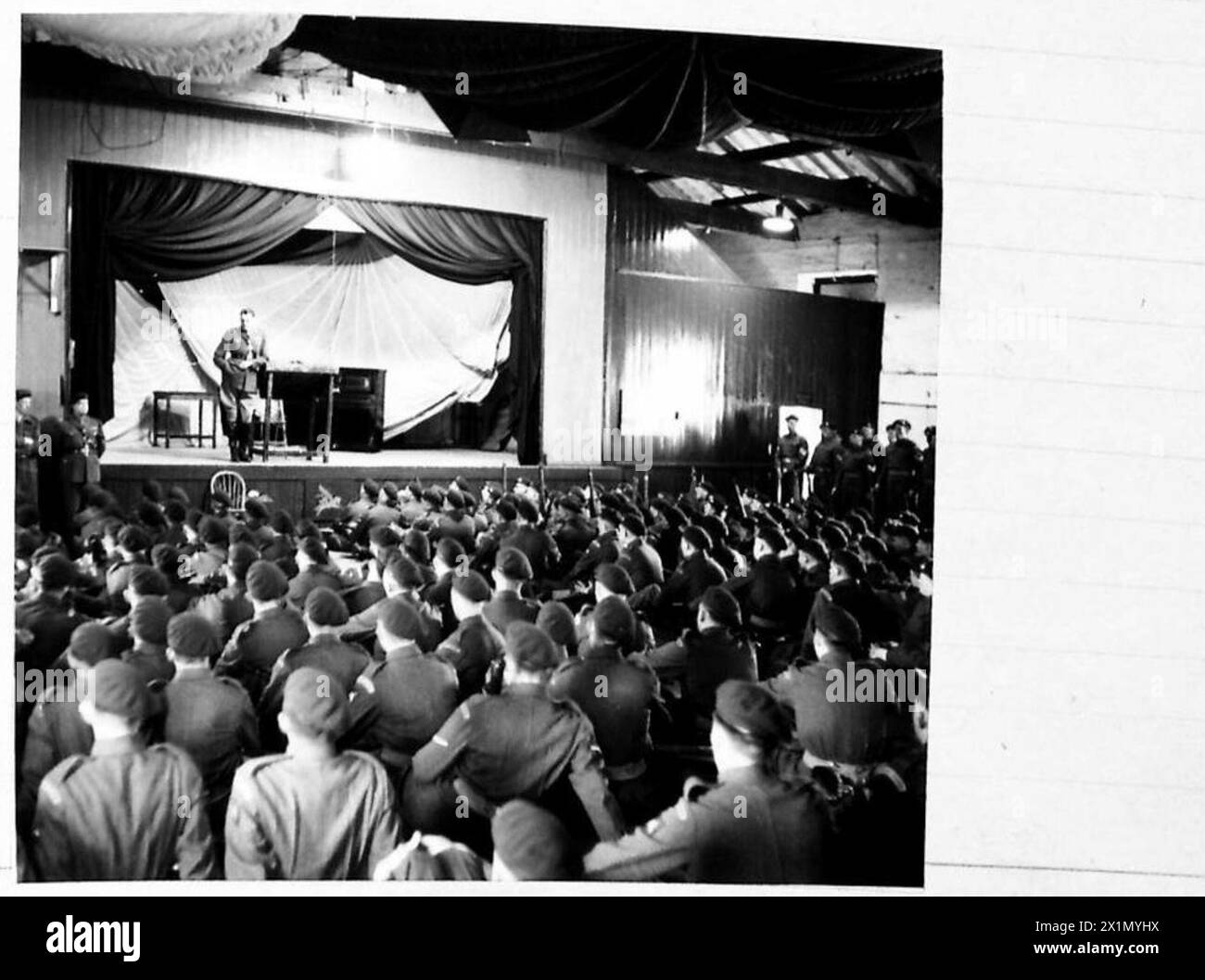 Major General Gale addresses Airborne I.T.C. personnel in the gymnasium ...
