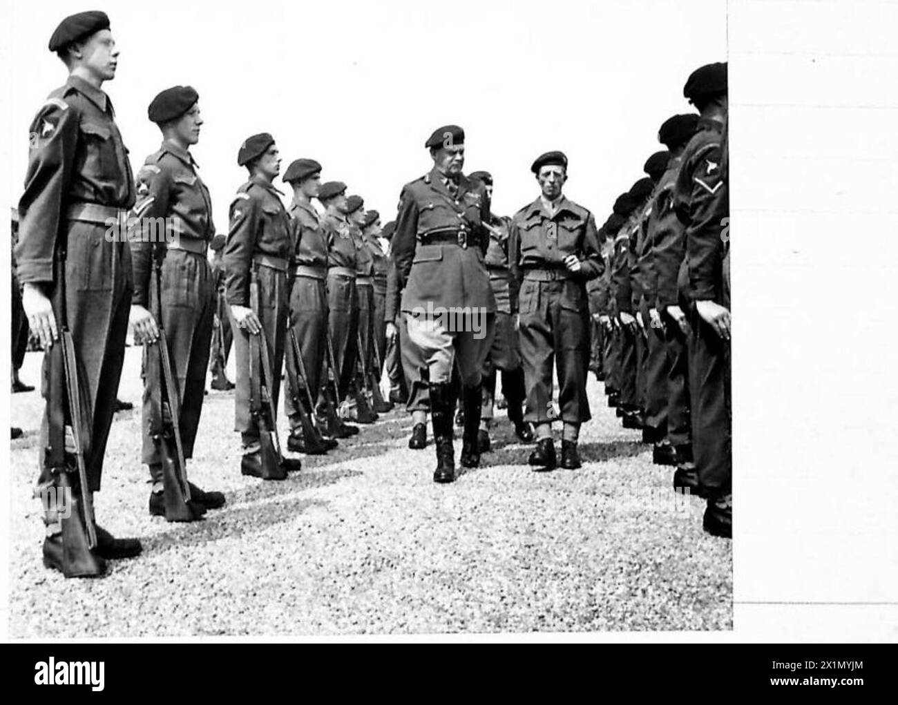 MAJOR GENERAL TAKES THE SALUTE AT AIRBORNE I.T.C. PASSING OUT - Major ...