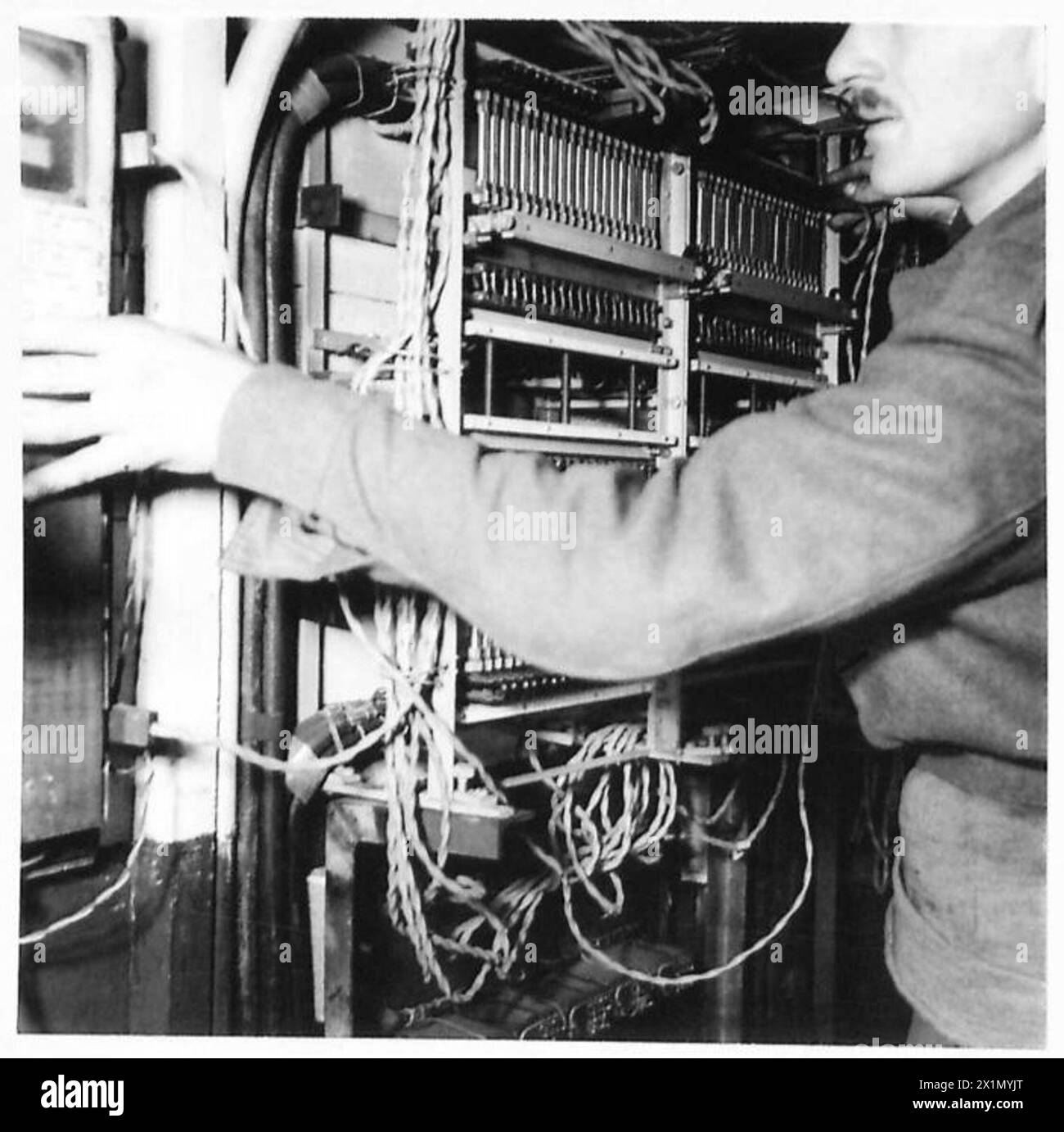 ITALY : FIFTH ARMYSIGNAL COMMUNICATIONS IN THE FIELD(For record ...