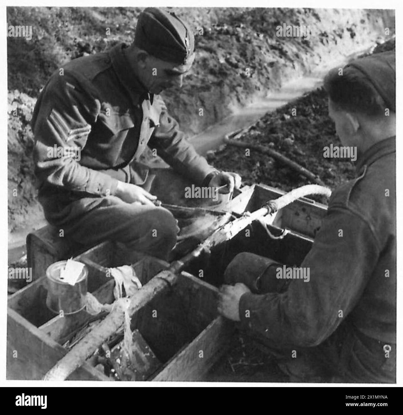 ITALY : FIFTH ARMYSIGNAL COMMUNICATIONS IN THE FIELD(For record ...