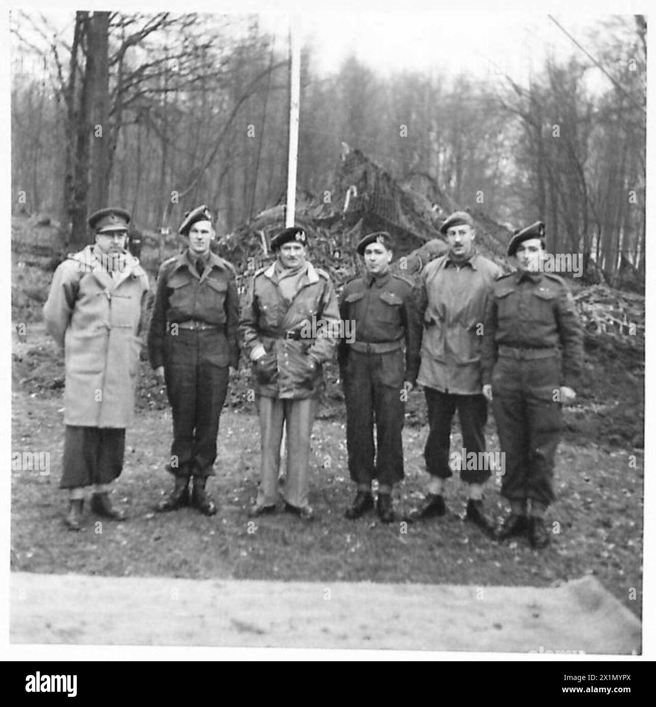THE C-IN-C WITH CANADIAN TROOPS - Recipients photographed with C-in-C ...