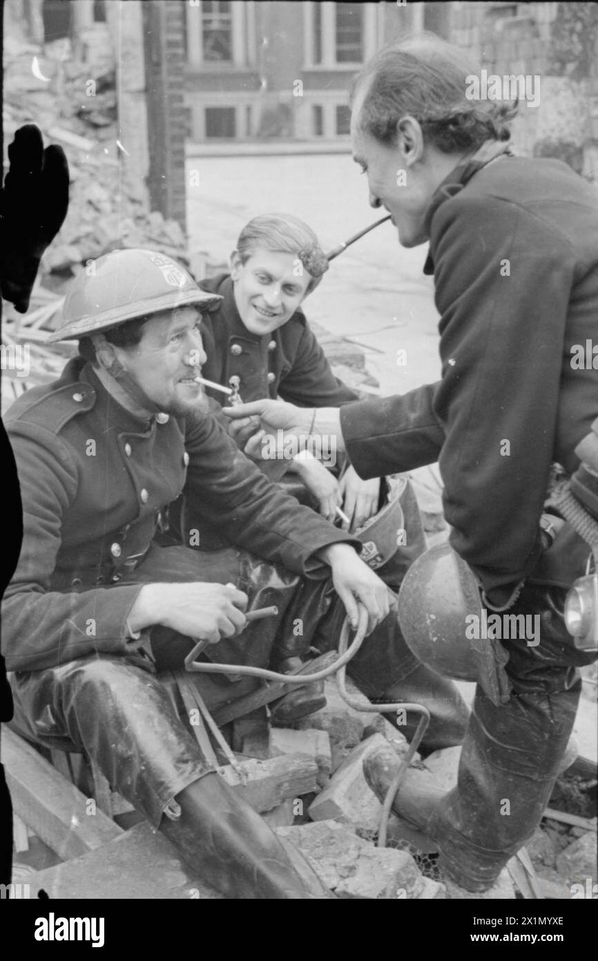 LONDON AFS: MEN OF THE AUXILIARY FIRE SERVICE IN LONDON, c 1940 ...