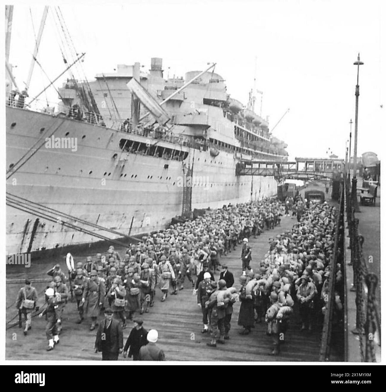 American soldiers disembark from Cut Out Stock Images & Pictures - Alamy