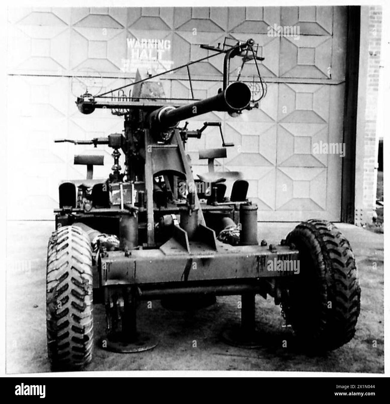 SPECIAL ASSIGNMENT FOR W.S.7c - A 40 mm gun, British Army Stock Photo ...