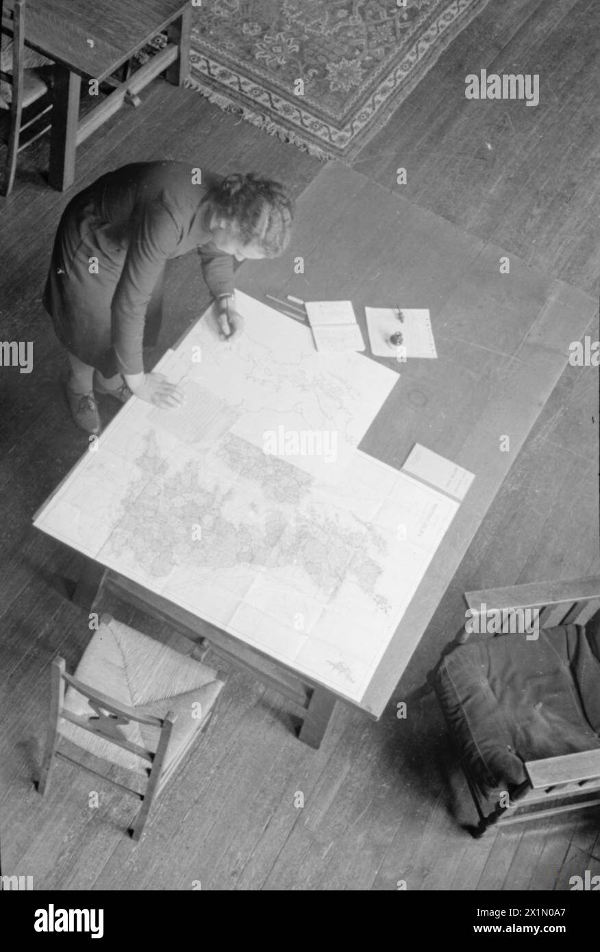 WRNS recruits practice map drawing at the 1941 training and drafting ...