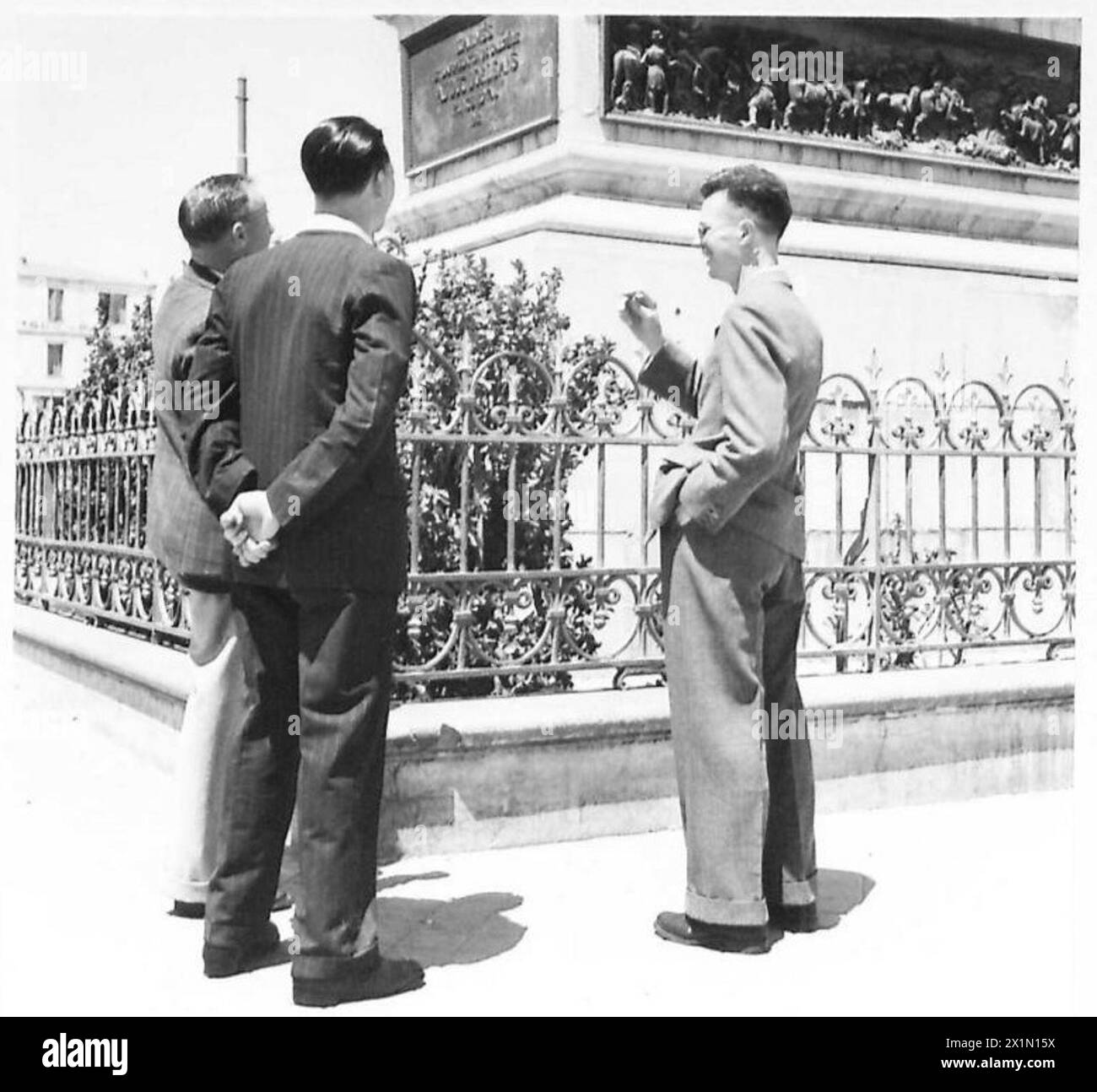 "SPARKS" "CHIPPY" AND "FOURTH" STEP ASHORE - Viewing a memorial to the ...