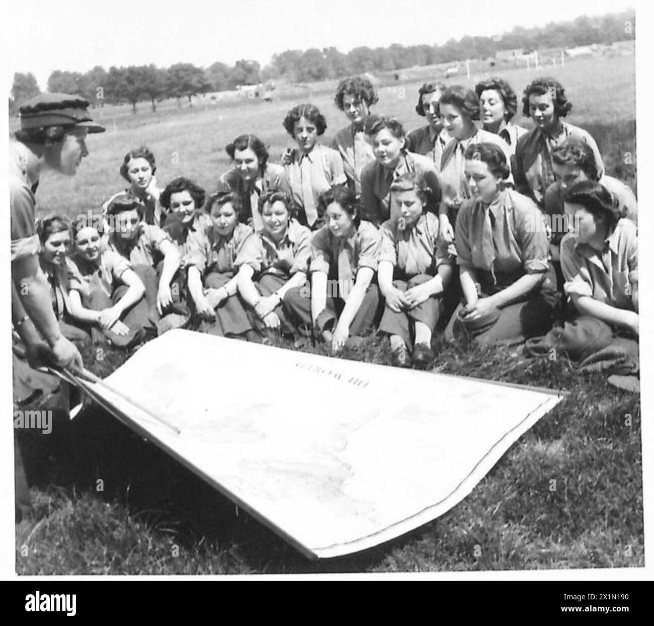 ARMY BUREAU OF CURRENT AFFAIRS - An open air discussion in progress at ...