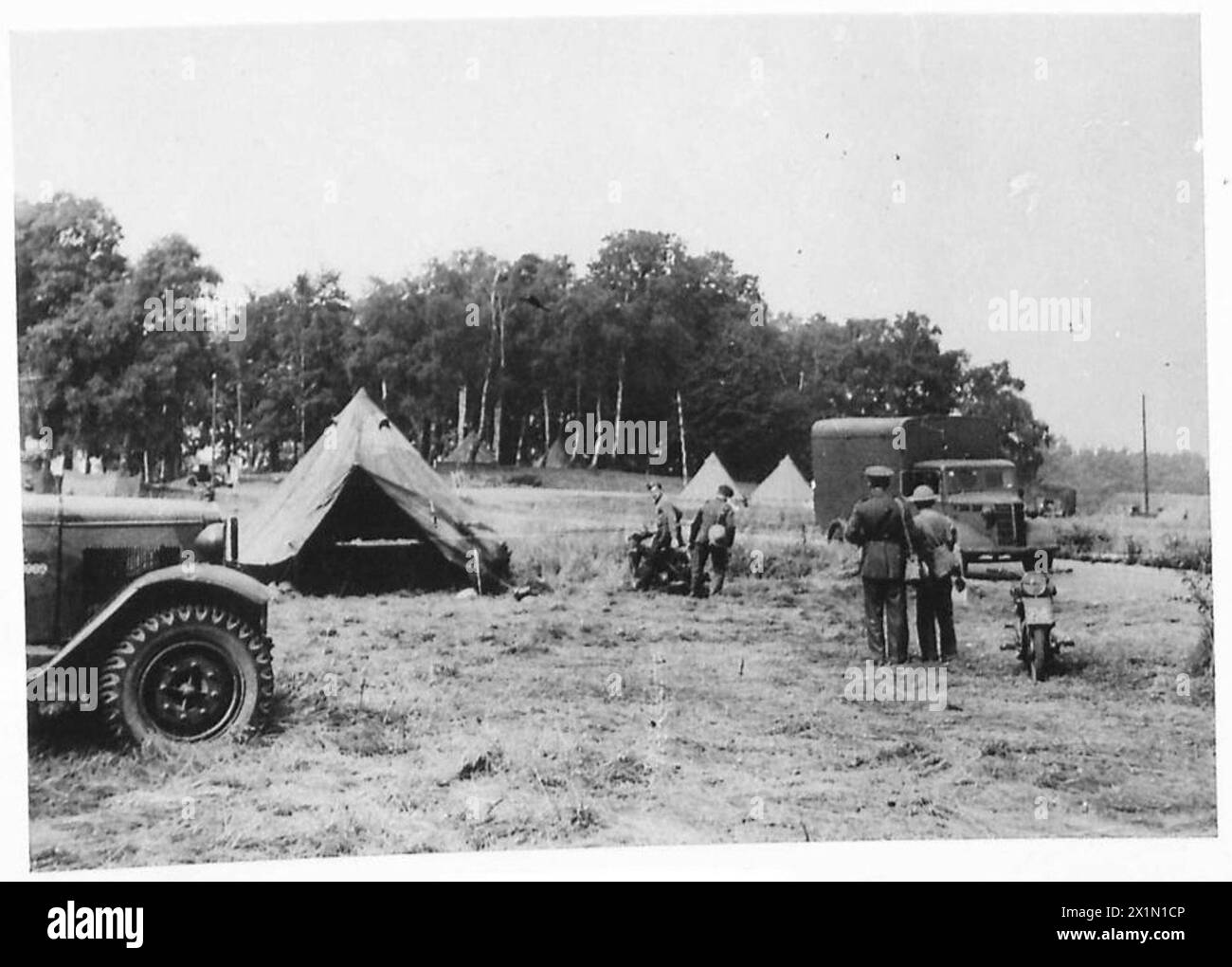 British soldiers conduct training Black and White Stock Photos & Images ...