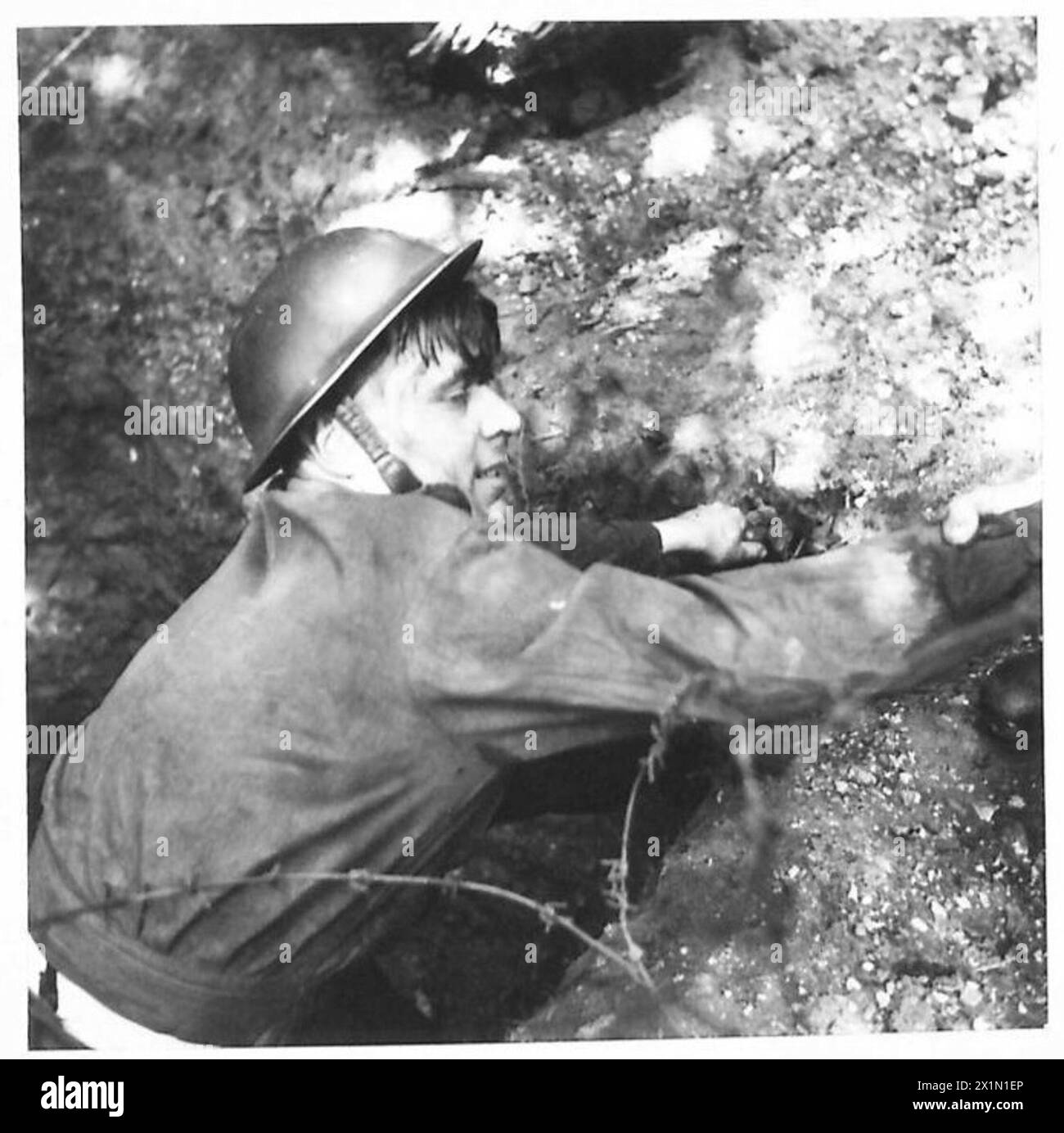 Soldier work in effort hi-res stock photography and images - Alamy