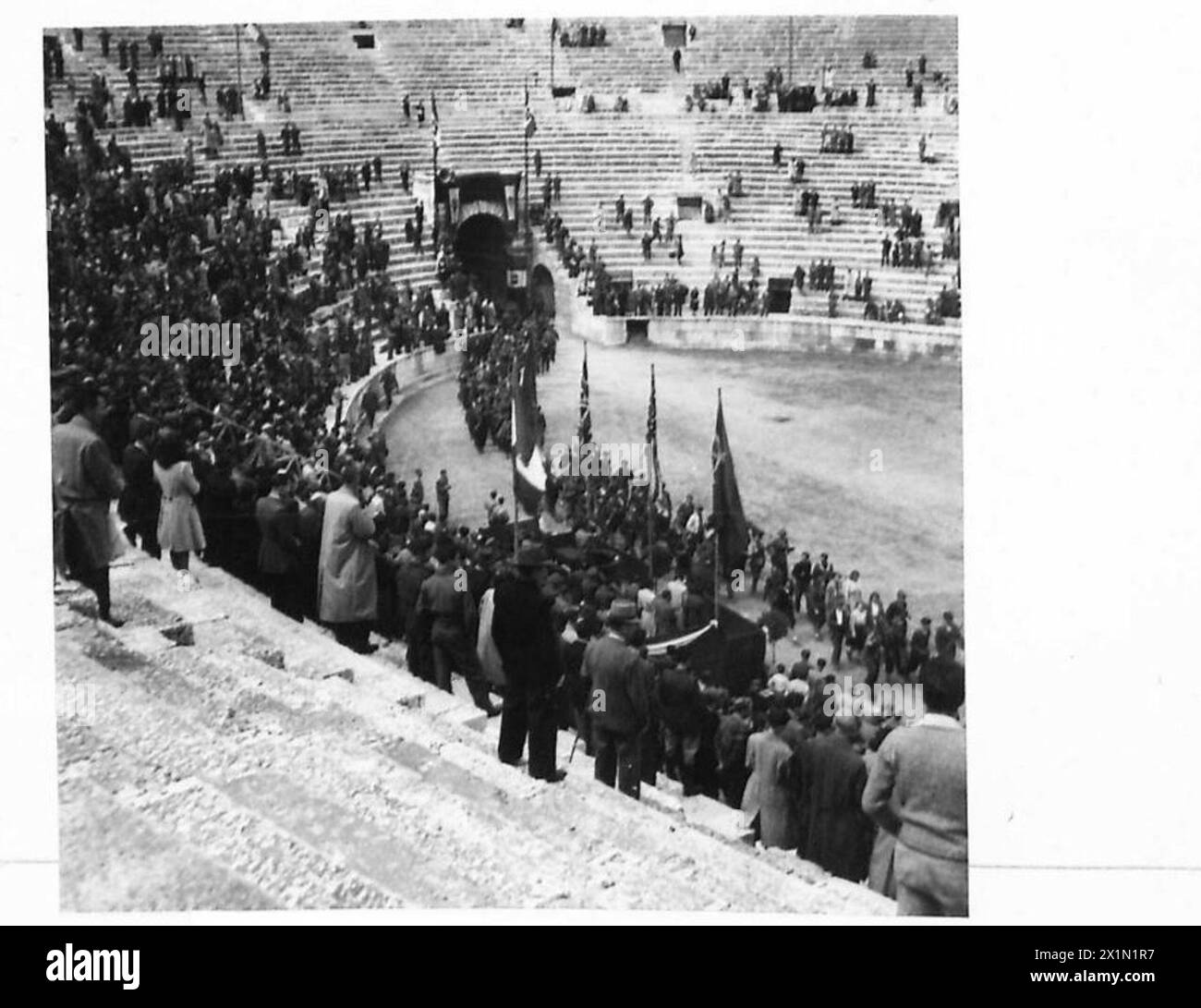 VERONA : PARTISANS HAND IN THEIR ARMS - General Hume takes the salute ...