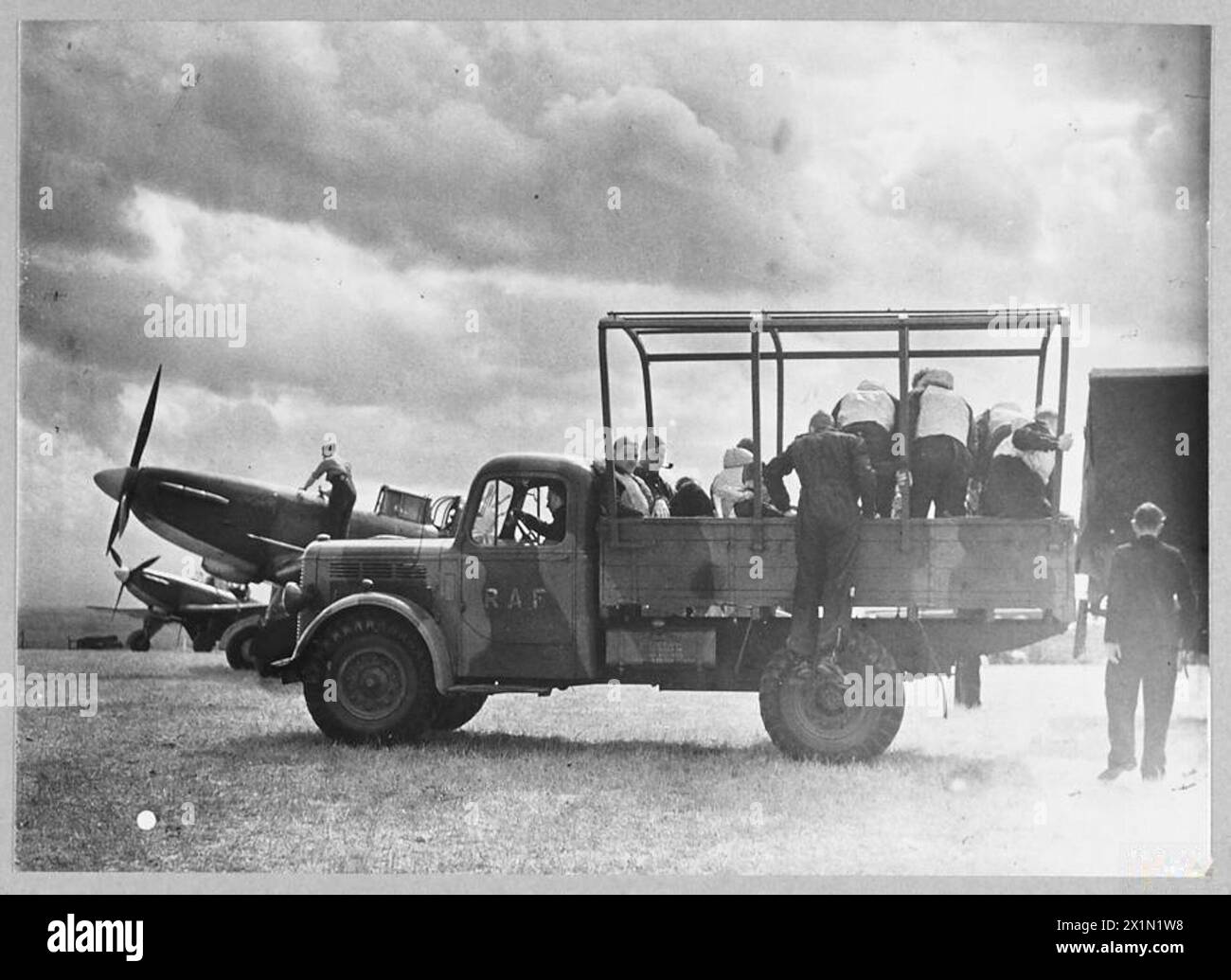 Raf lorry hi-res stock photography and images - Alamy