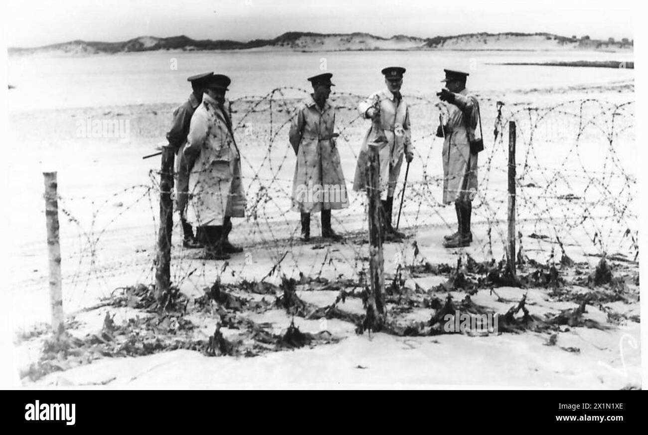 G.O.C-ln-C.TOURS HIS NORTHERN COMMAND - Inspecting barbed wire defences ...