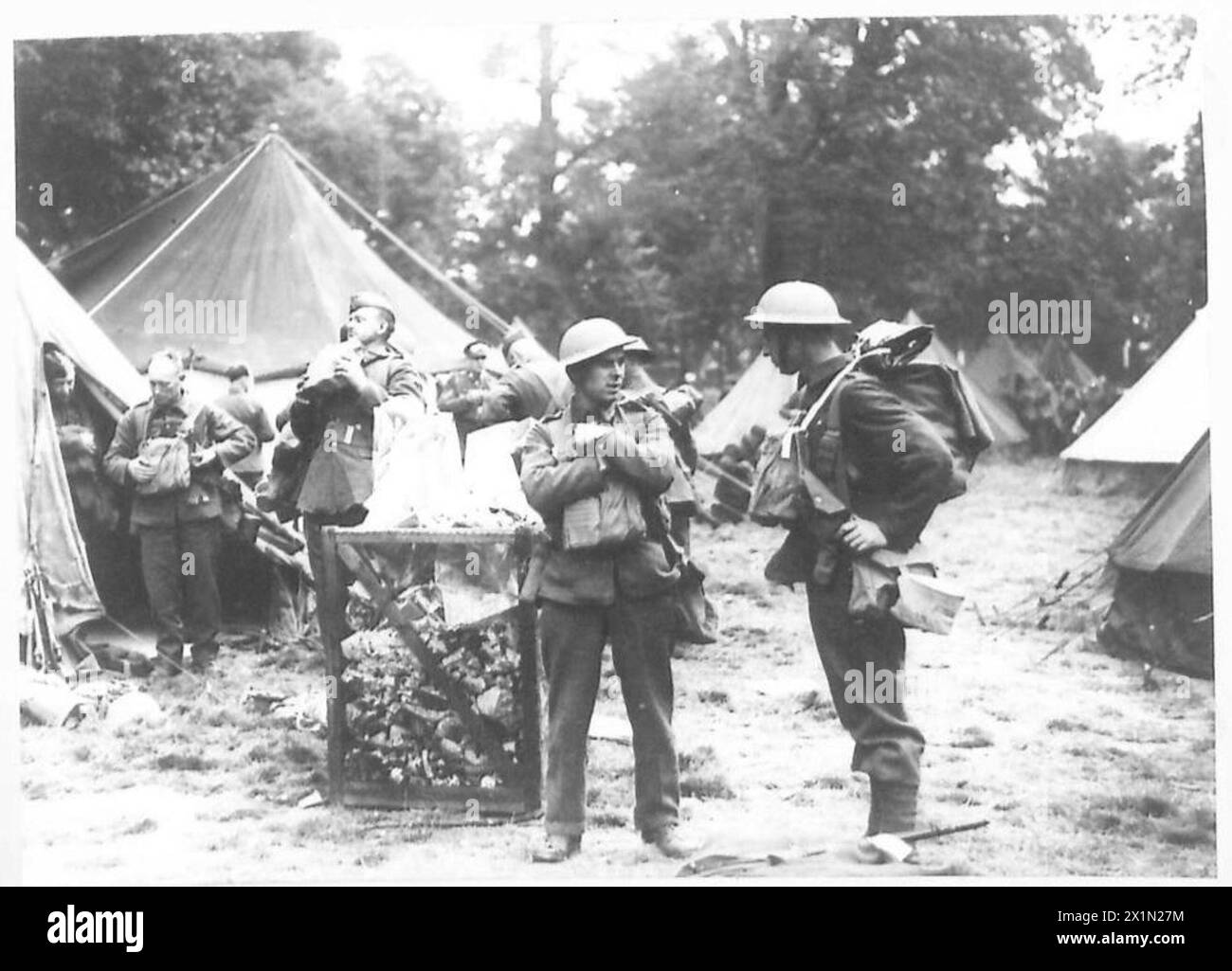 Soldiers departing camp Black and White Stock Photos & Images - Alamy