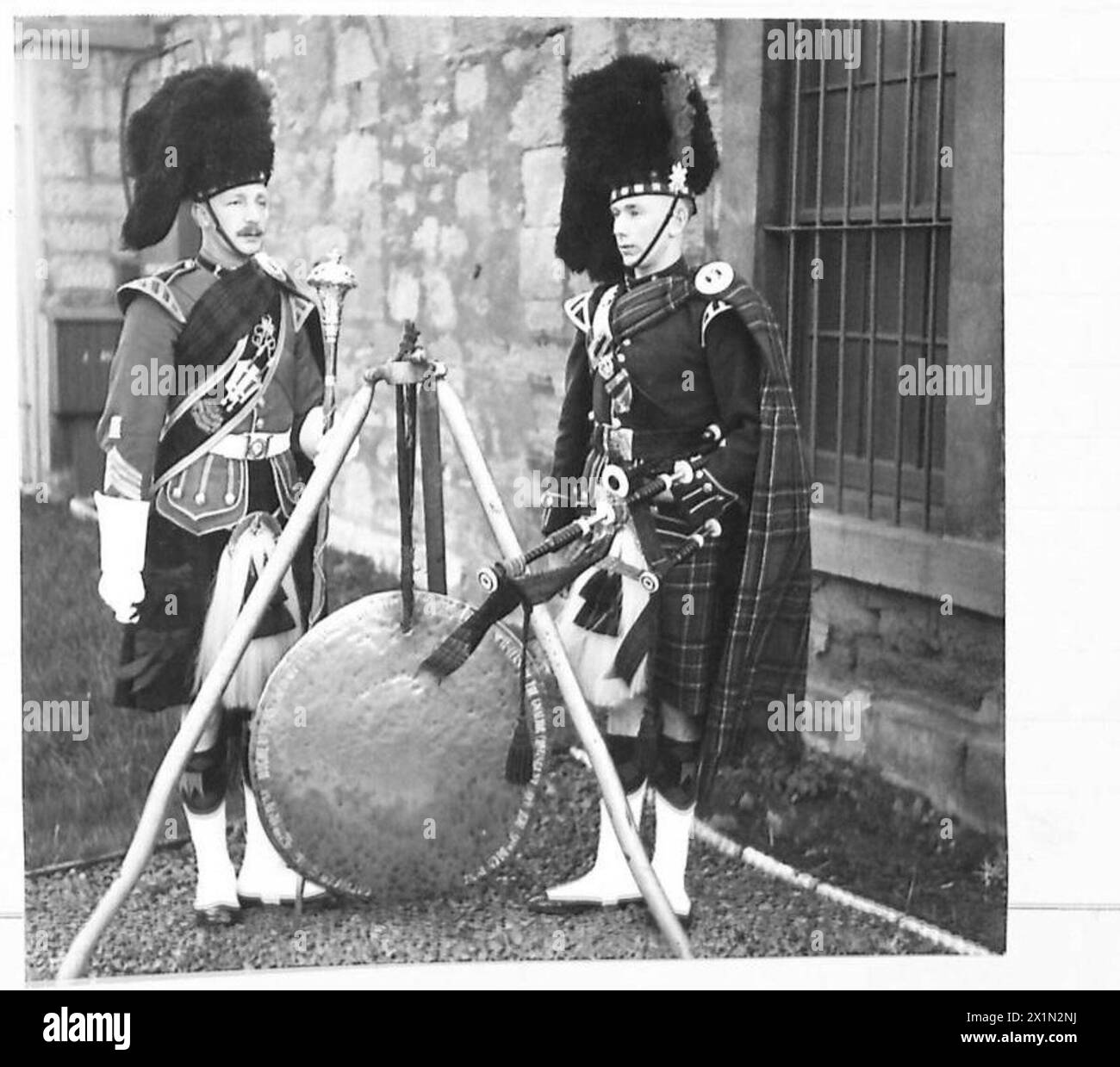 SCOTTISH REGIMENTAL SERIES - Drum Major (left) and Piper of the Black ...