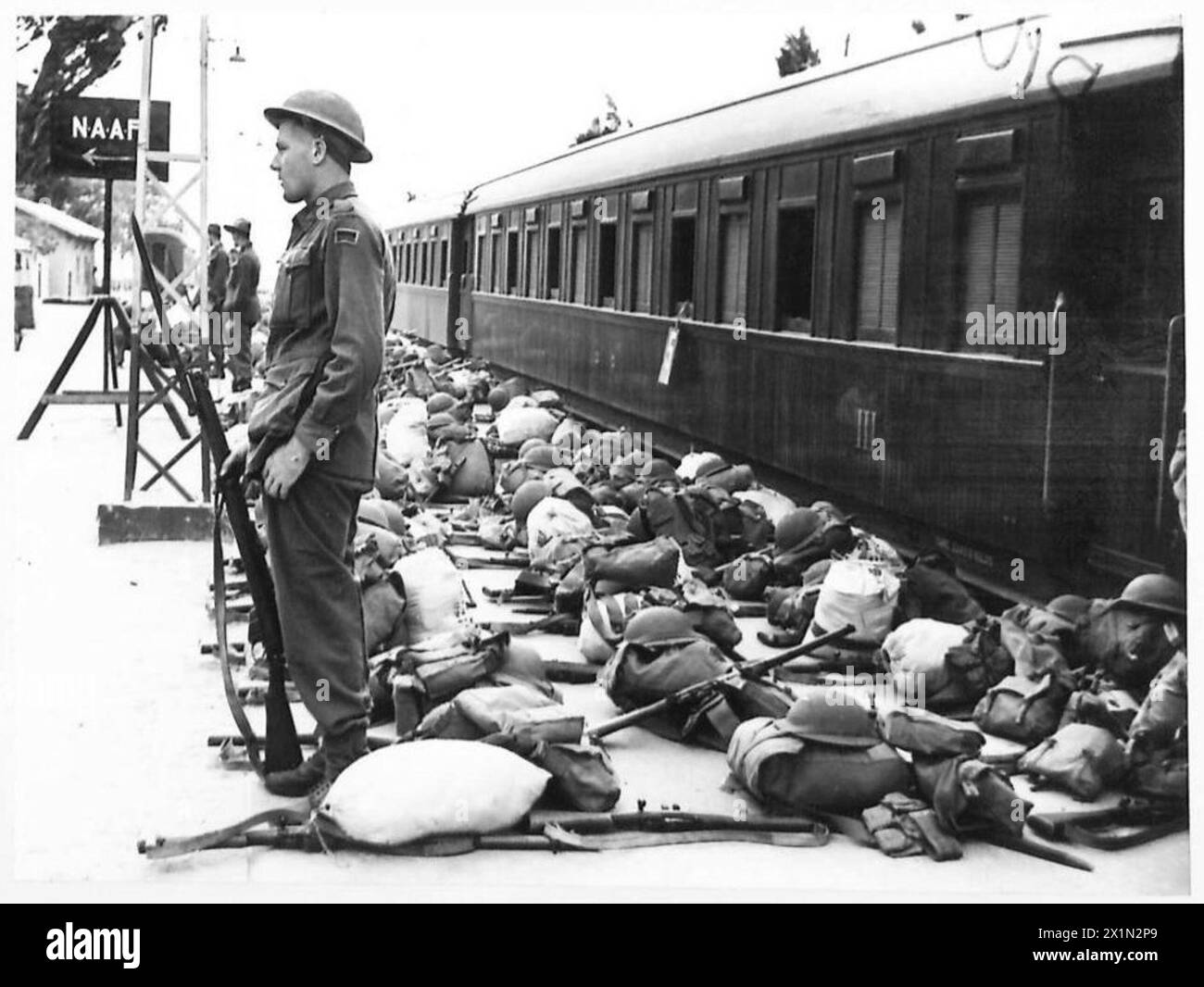 THE SECOND CONTINGENT OF THE SECOND AUSTRALIAN IMPERIAL FORCE ARRIVES ...