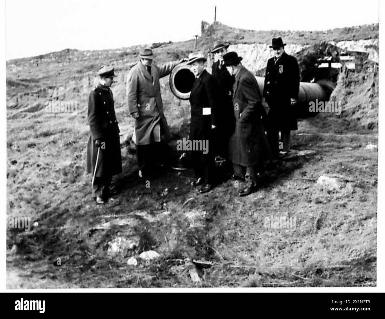 CANADIAN M.P'S SEE "WINNIE" - Members of the delegation at the muzzle ...