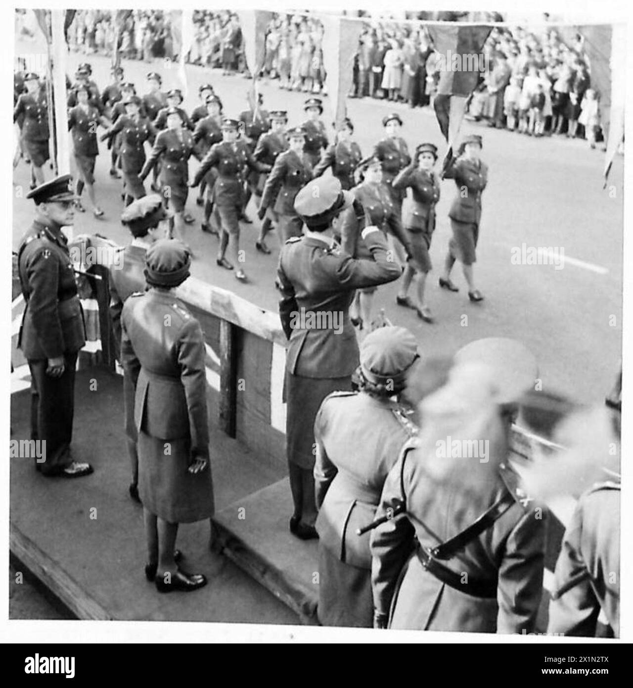 Army soldier saluting Black and White Stock Photos & Images - Alamy