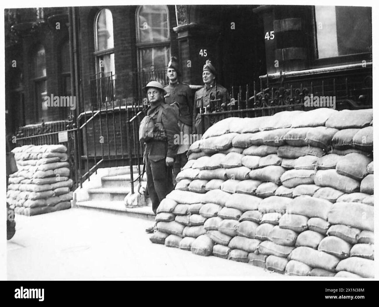 THE IRISH RIFLES RECRUITS AT DUKE OF YORK'S H.Q. - Billeted in London ...