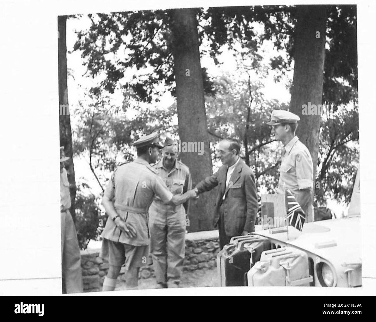 EIGHTH ARMY : GENERAL ALEXANDER INSPECTS ART TREASURES - General ...