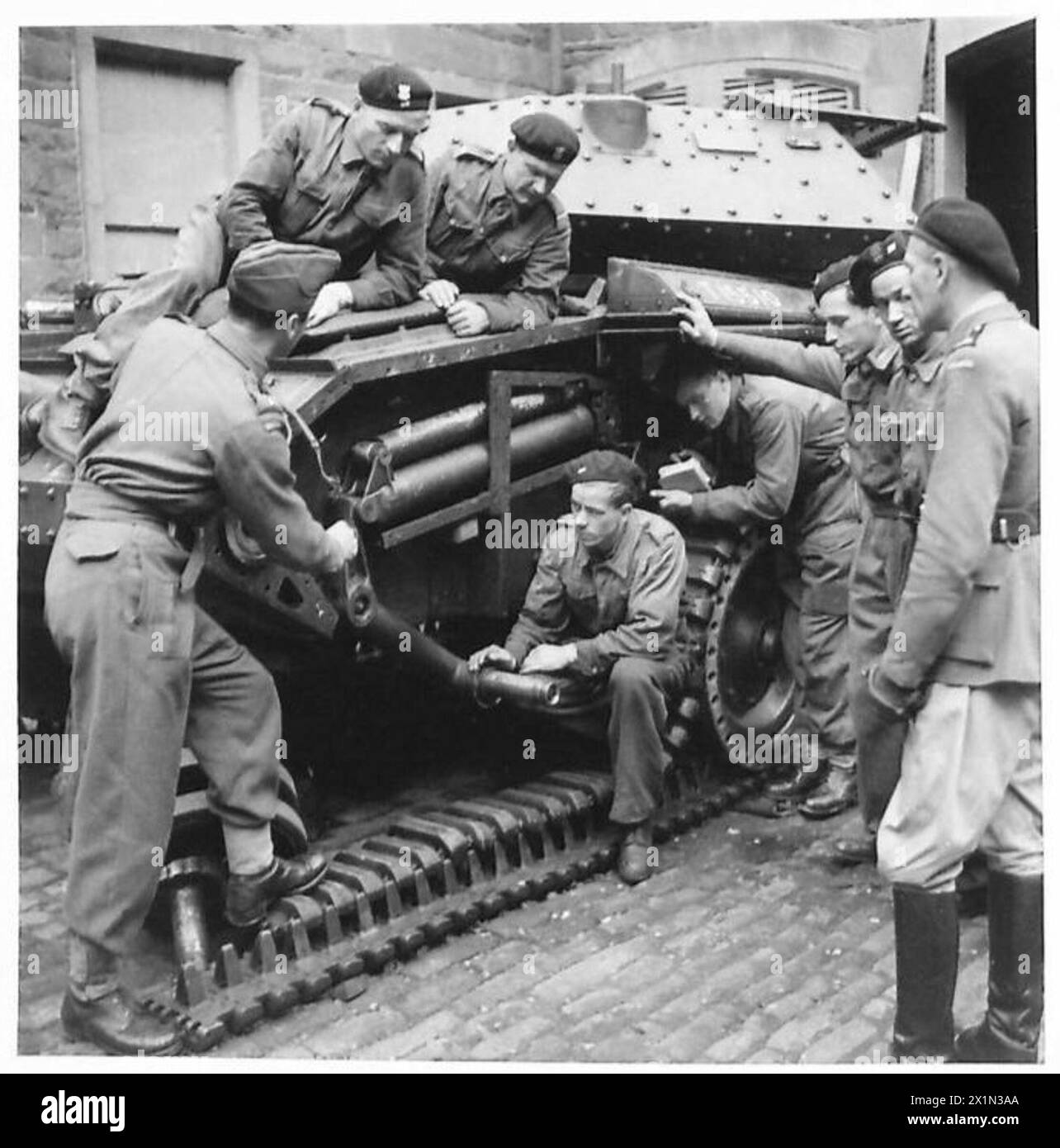 THE POLISH ARMY IN BRITAIN, 1940-1947 - Trainee tank crews listening to ...