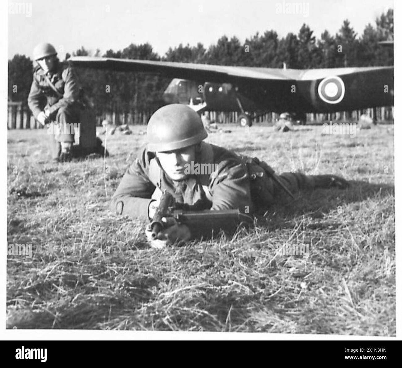 BRITISH GLIDER TROOPS IN TRAINING - One of Britain's touch and ...