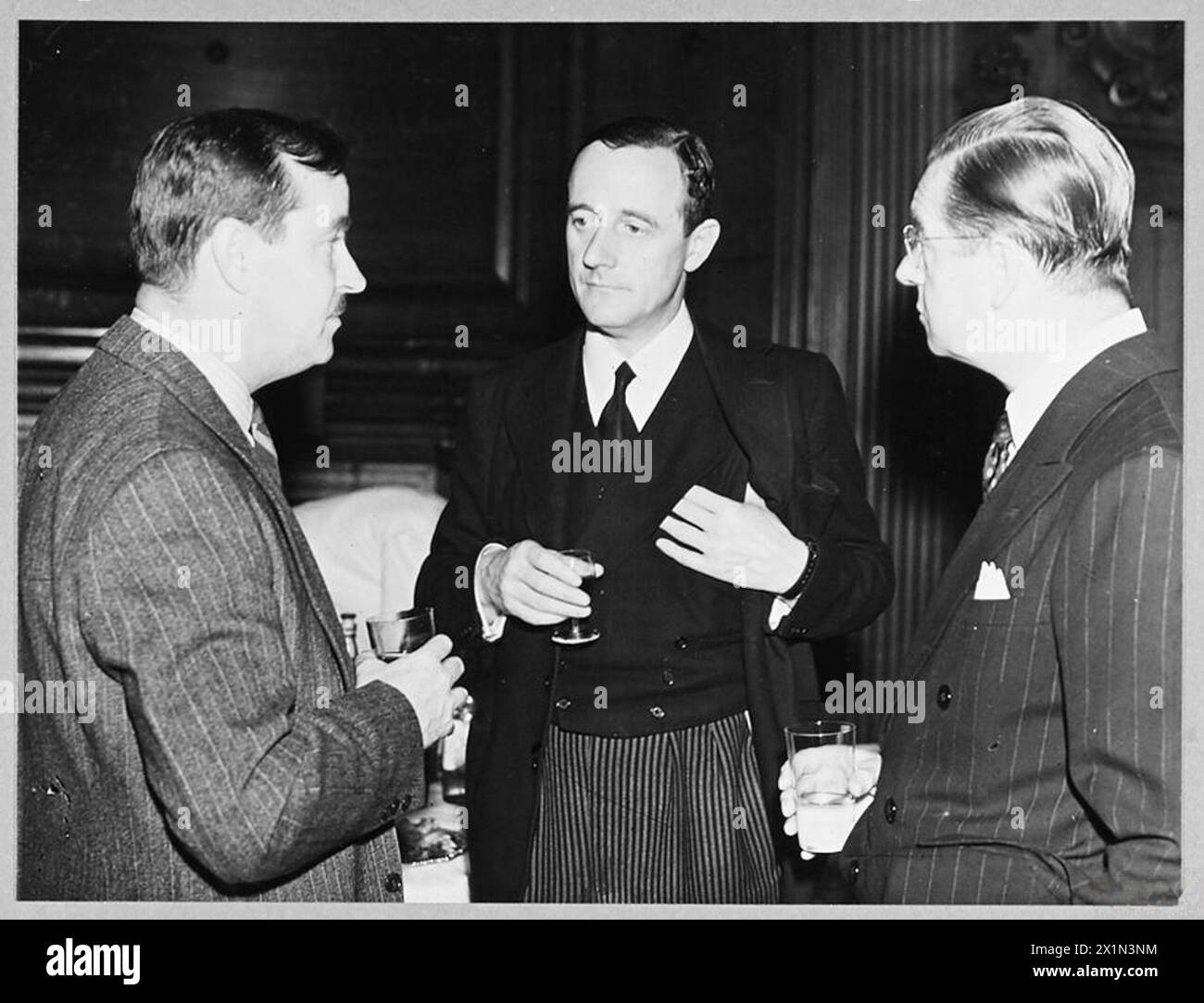 VISITING CANADIAN JOURNALISTS ENTERTAINED AT AIR MINISTRY - (Picture ...