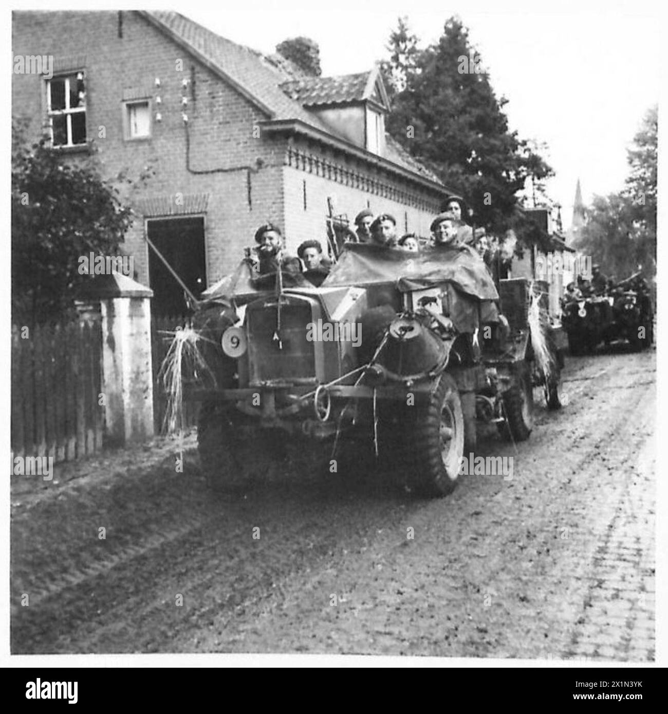Artillery units of the 8th Corps advance on Gemert as part of British ...