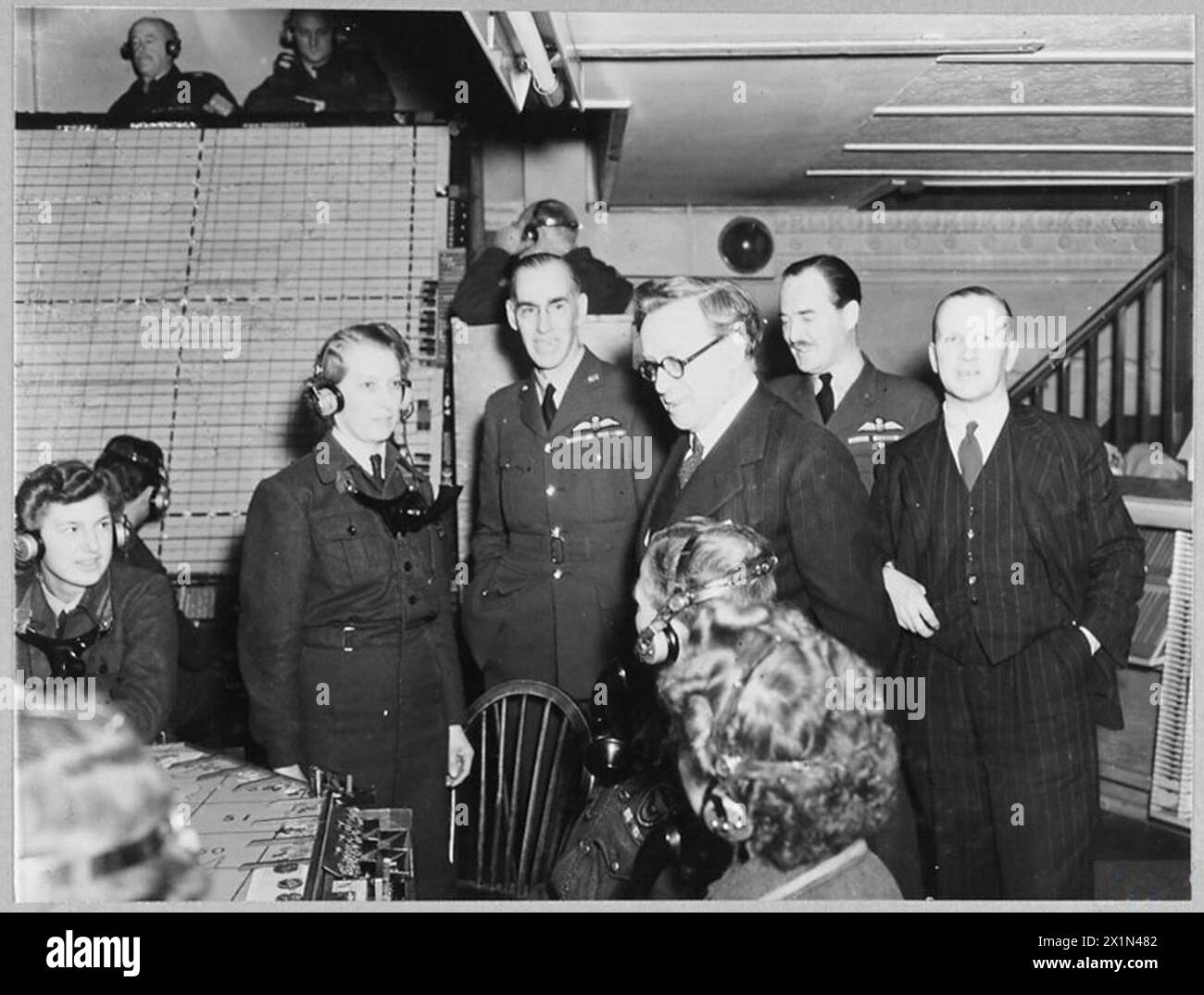 THE HOME SECRETARY VISITS A ROYAL OBSERVER CORPS H.Q.IN KENT - Picture ...