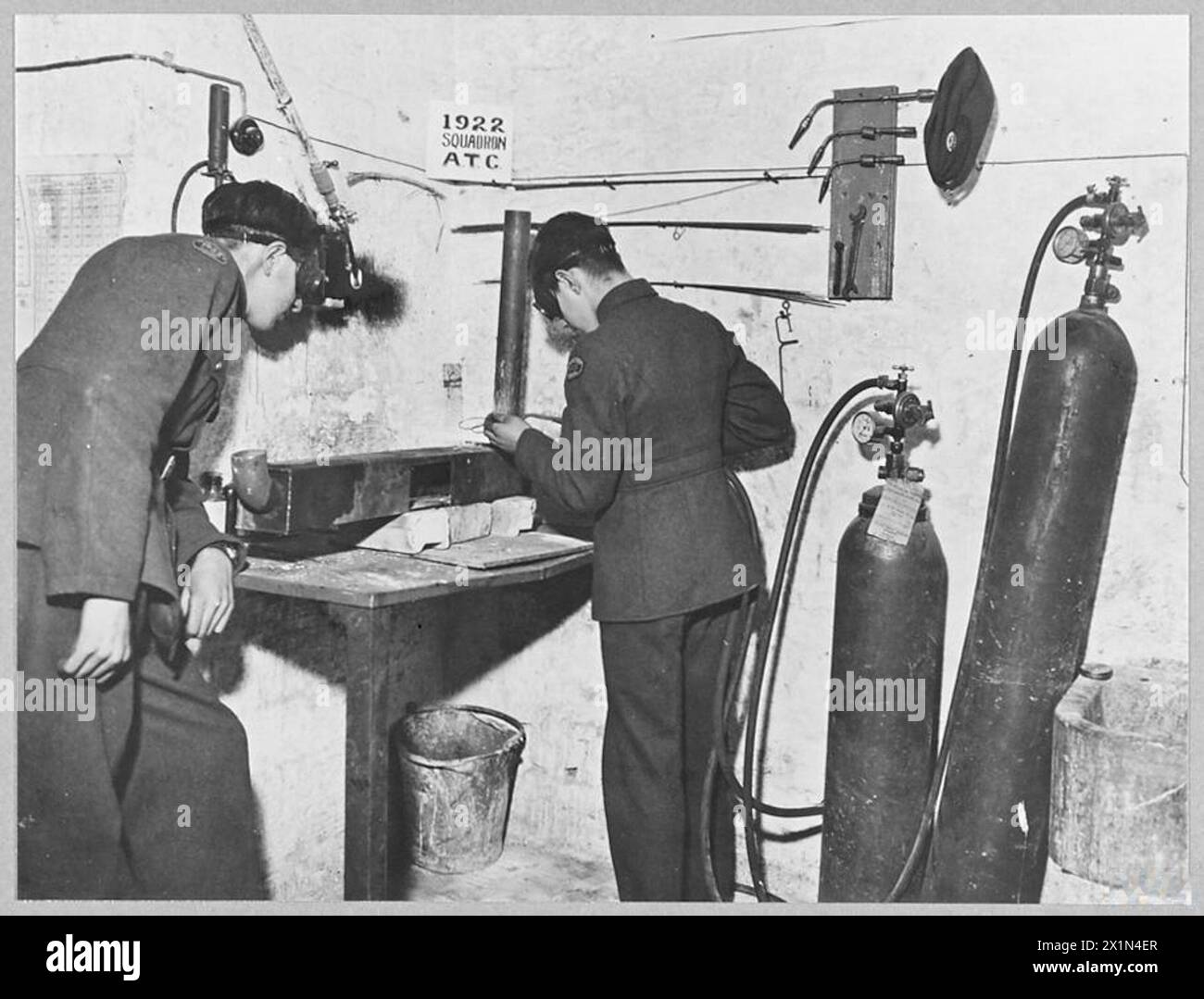 NO.1922 [5TH CITY OF BRISTOL] SQUADRON A.T.C. - Picture (issued 1944 ...