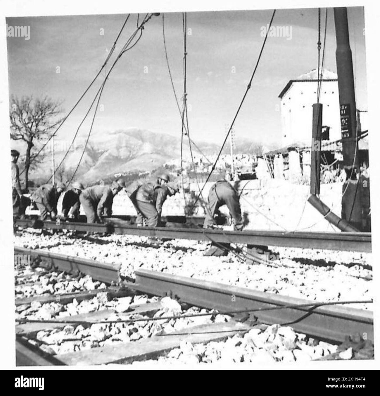 ITALY : FIFTH ARMYGARIGLIANO AREA - Sappers clearing away the wreckage ...