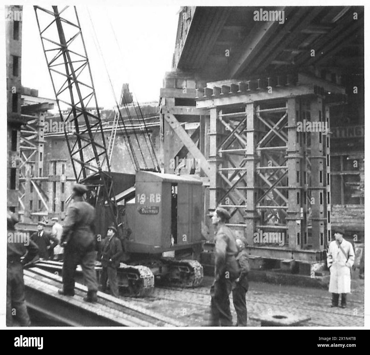 Bridge elephant Black and White Stock Photos & Images - Alamy