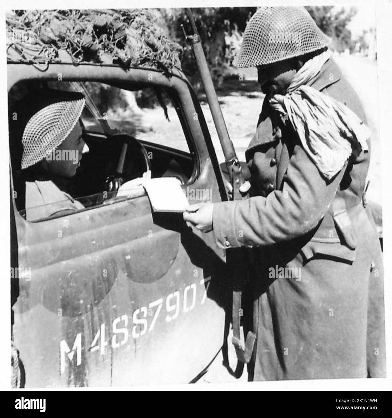 ARMY NEWS SERVICE FOR NORTH AFRICAN ARABS - A TIRRAILLEIR of the 9th R ...