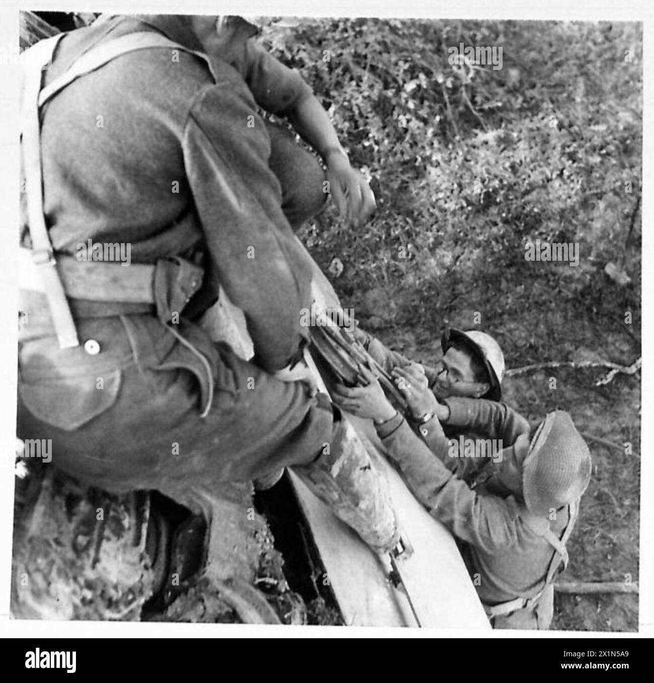 ITALY : EIGHTH ARMYREME RECOVERY IN THE FIELD - Sgt. Siddy and Cfn ...