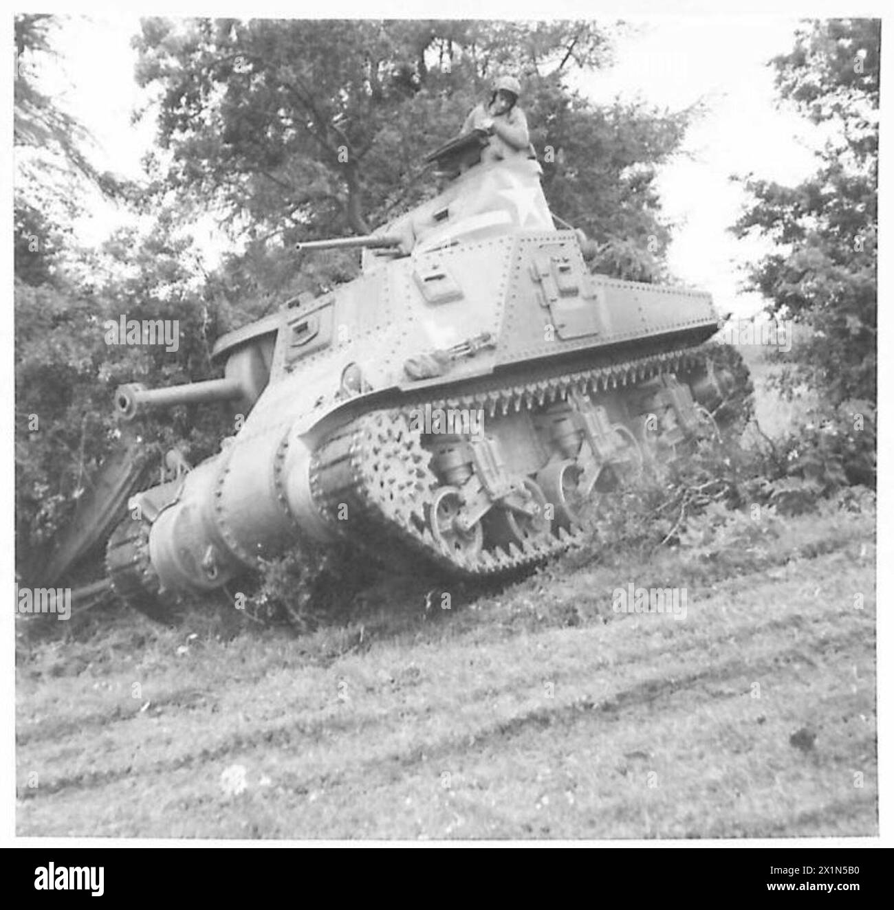 American tanks participated in combined military exercises, maneuvering ...