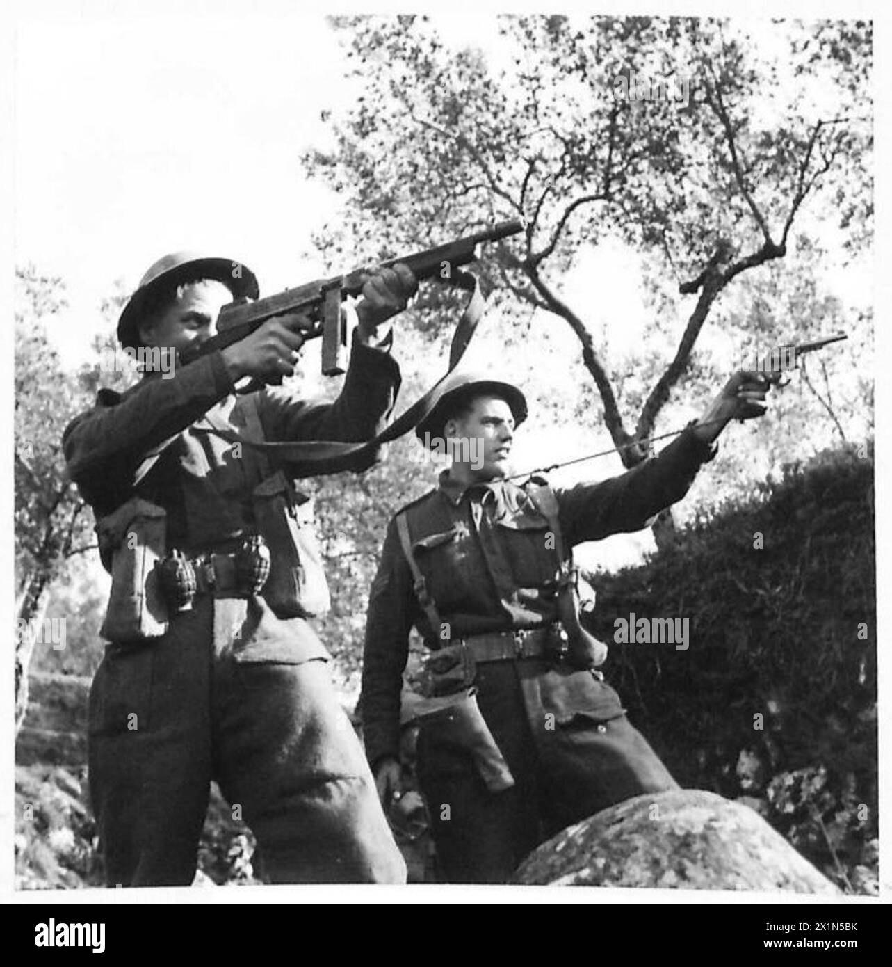 ITALY : FIFTH ARMY : BATTLE PATROL - L/Cpl. P. Finnegan and Sgt. F ...