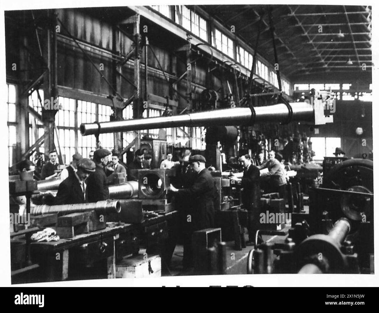 WOOLWICH ARSENAL MAKING BIG GUNS - A general view of the workshop ...