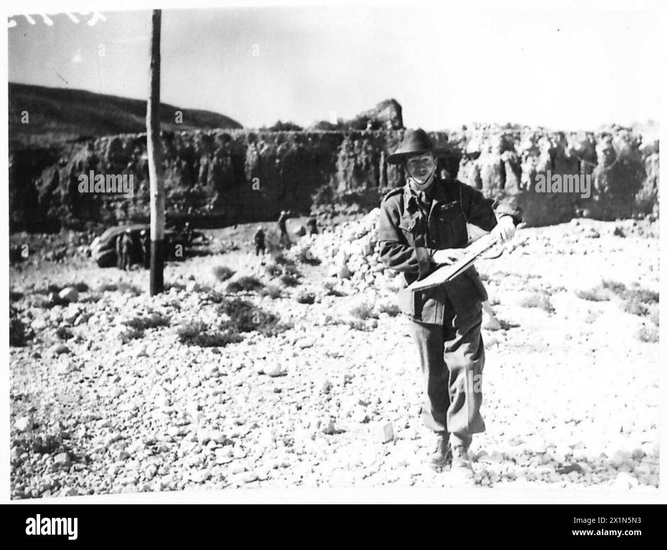 LATEST PICTURES FROM DERNA - An Australian commander of an infantry ...