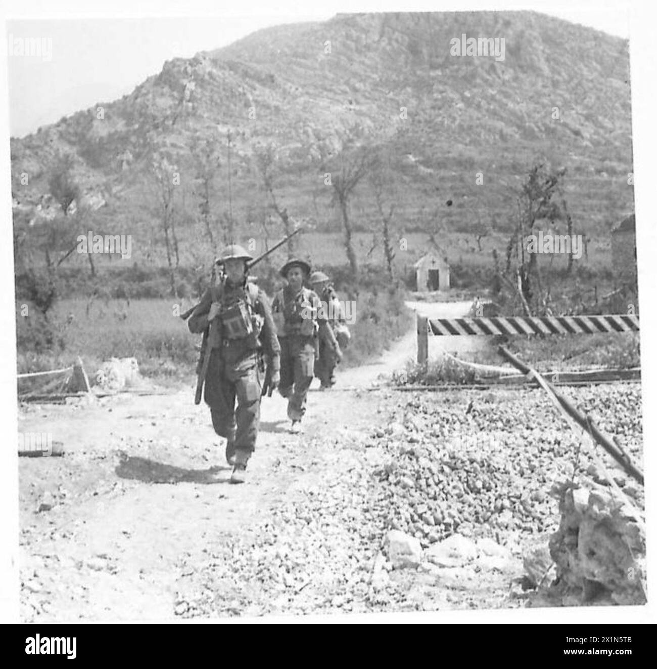 Infantry sections advance toward the Gustav Line in Italy during the ...