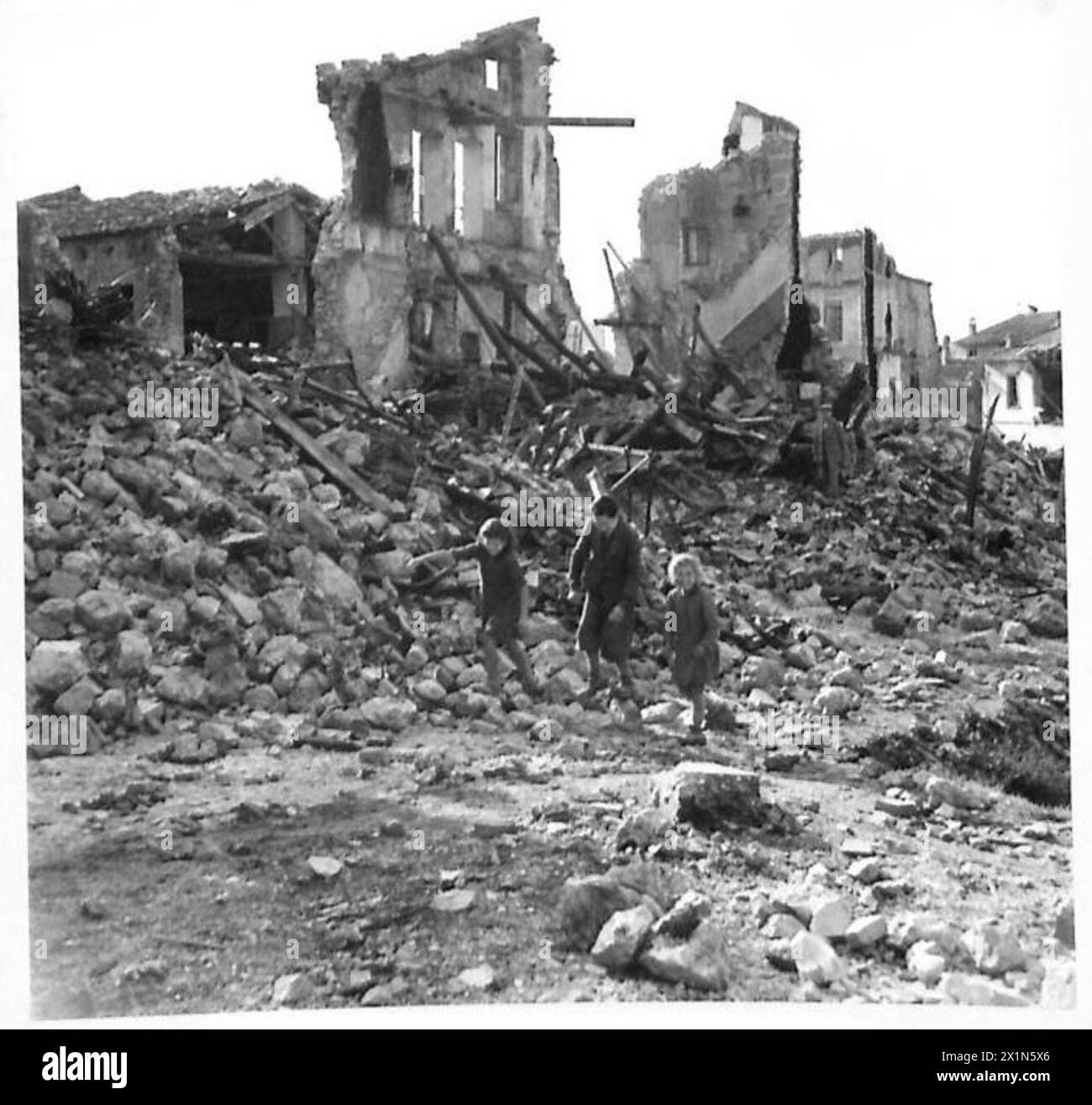 ITALY : EIGHTH ARMYSCORCHED EARTH IN CASTEL DI SANGRO - As they walk ...