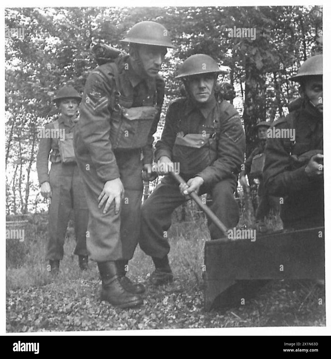 Home Guard gunners operate anti-tank and coastal defence guns during ...