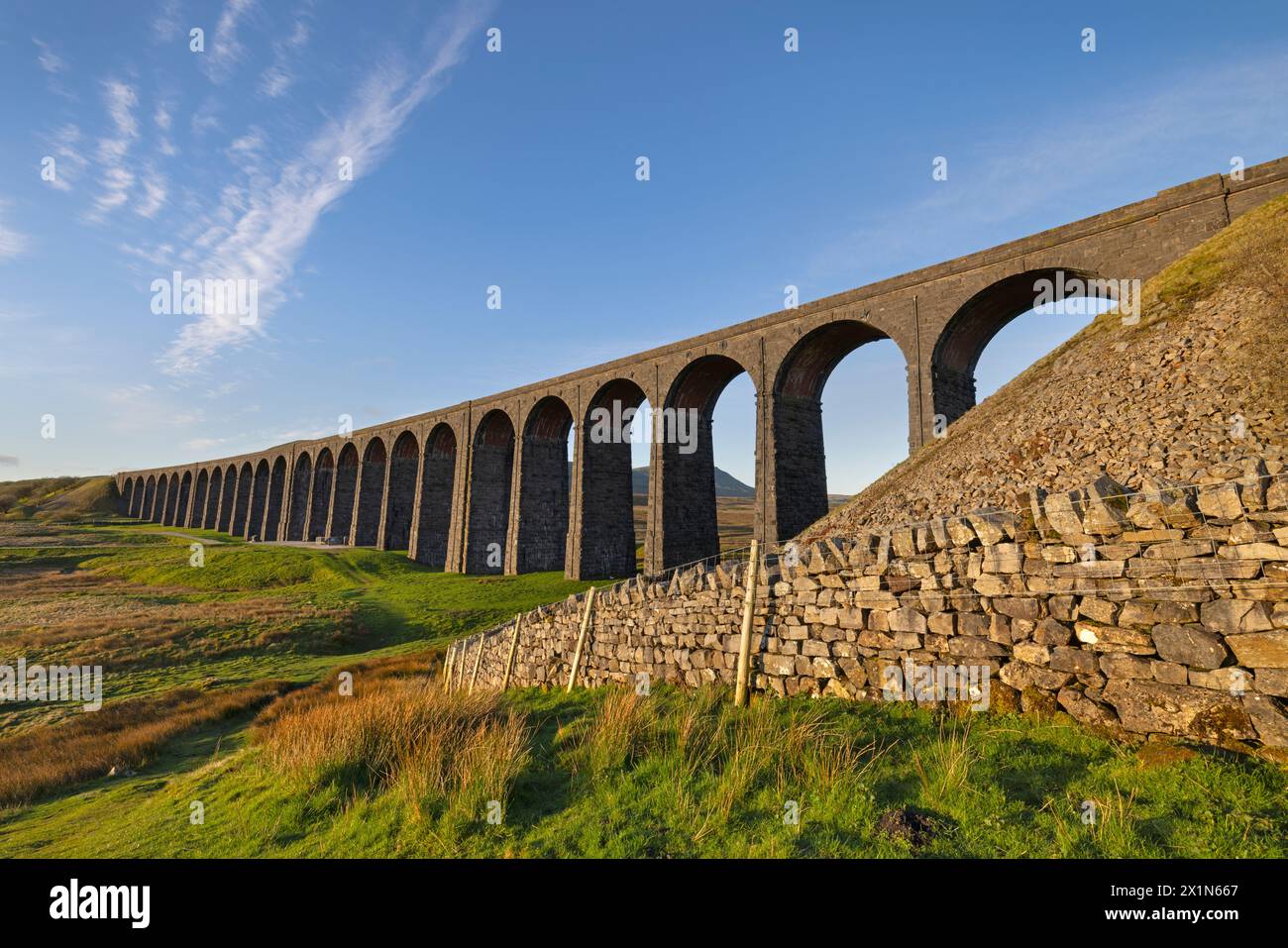Iconic viaduct hi-res stock photography and images - Alamy