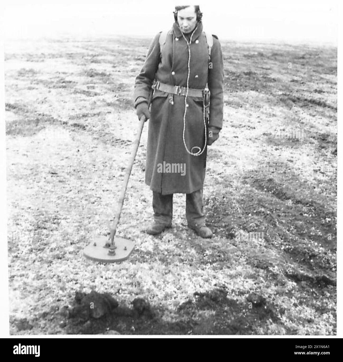 MINE DETECTING APPARATUS - A mine detecting apparatus of Polish design ...