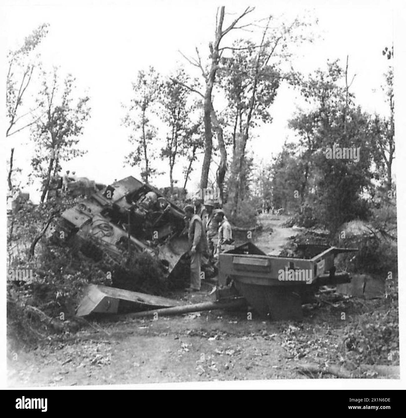 ITALY : THE ADVANCE THROUGH THE GUSTAV LINE - A German Mk III tank left ...