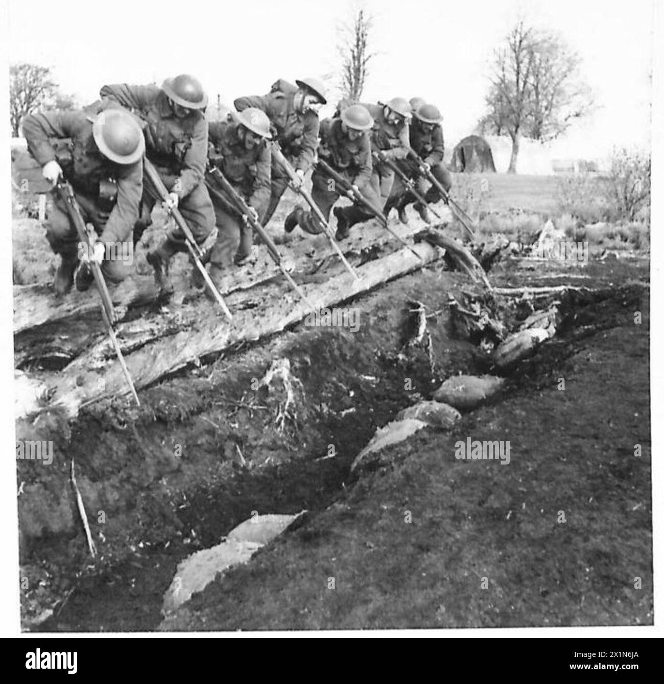 A RECCE TRAINING CENTRE - Bayonet practice , British Army Stock Photo ...