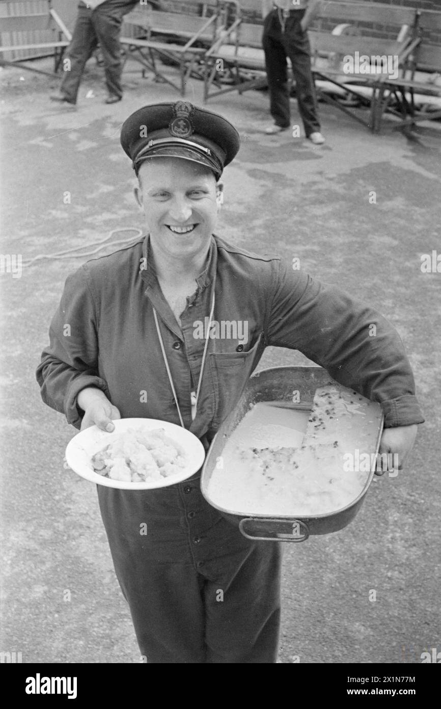 AT THE MERCHANT NAVY TRAINING ESTABLISHMENT HMS GORDON. JUNE 1941, HMS ...