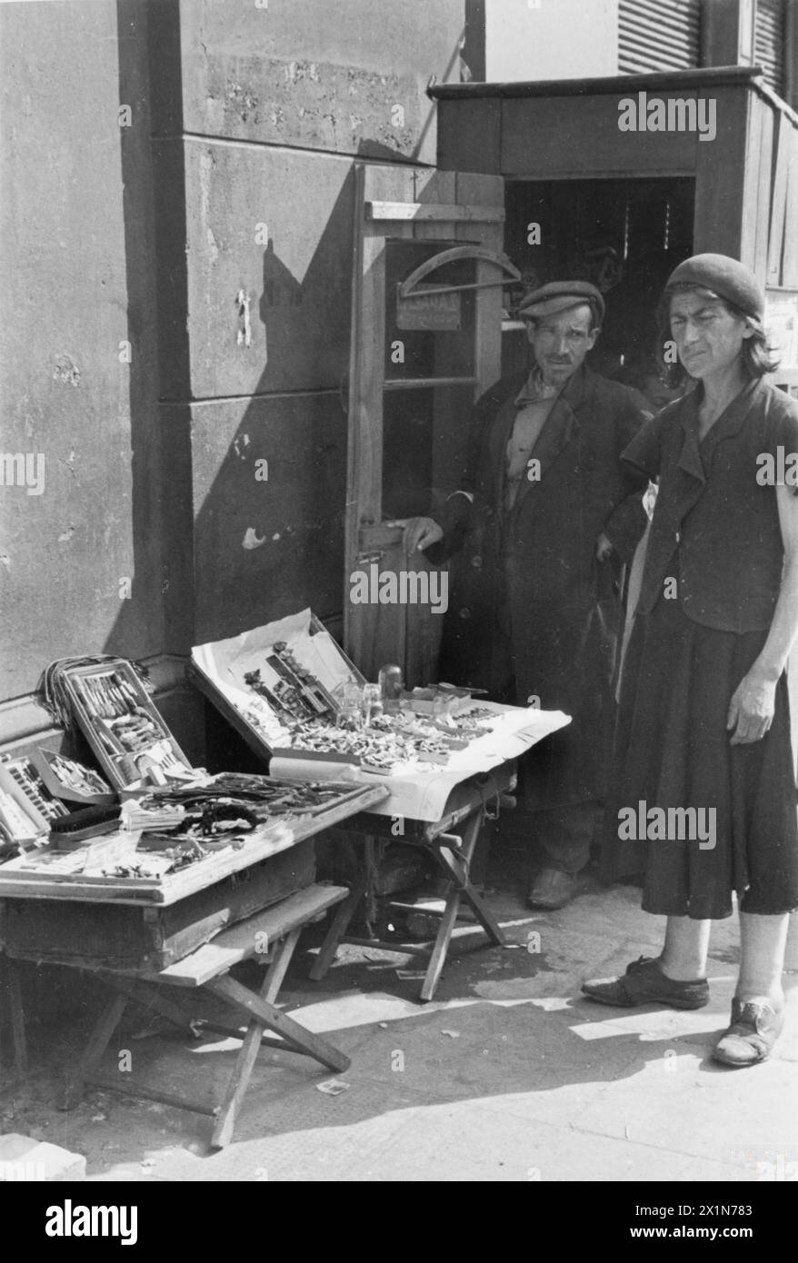 Warsaw ghetto street scene 1940 hi-res stock photography and images - Alamy