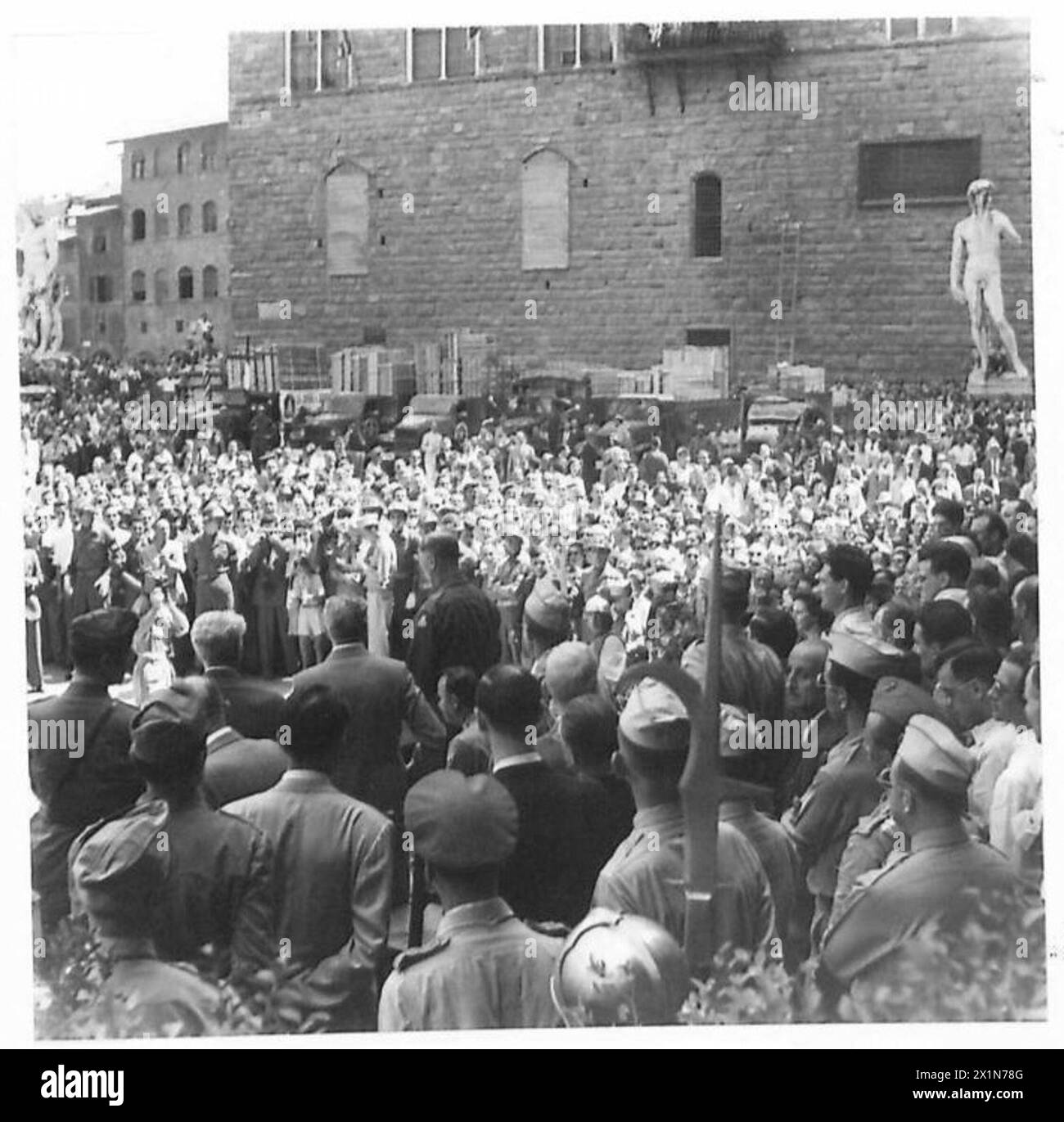 ART TREASURES RETURN TO FLORENCE, ITALY - General view of the crowd ...